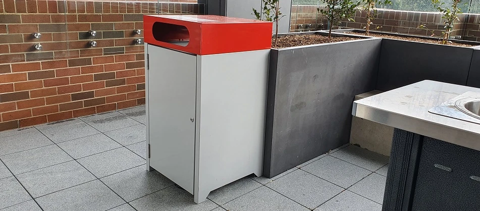 Top 4 Advantages of Covered Top Bins and Bin Enclosures