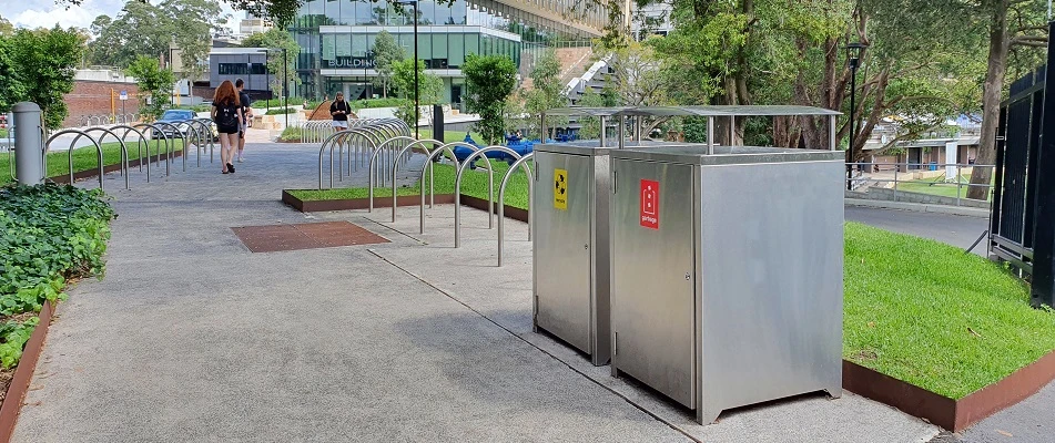 Top 4 Advantages of Covered Top Bins and Bin Enclosures